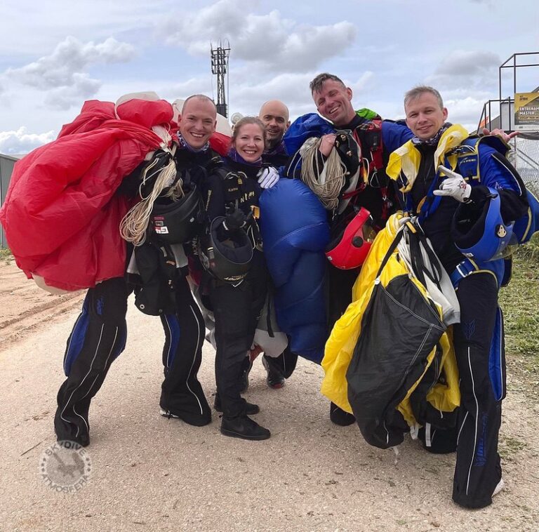 Crazy Donut brought more sunshine! - Skydive Atmosfera